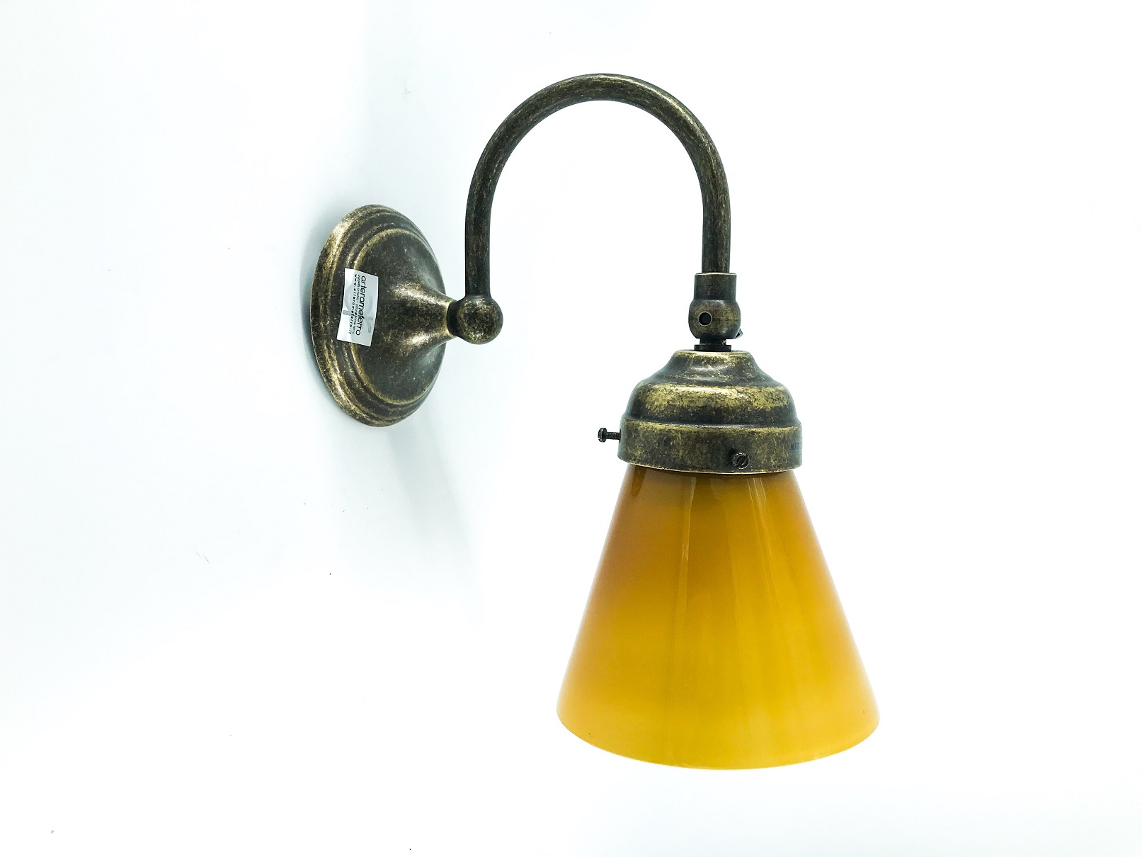 Applique ottone con cono in vetro giallo